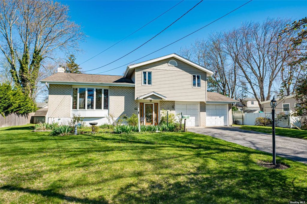 51 Edgewood Road, West Islip, NY 11795 - See Est. Value, Schools & More