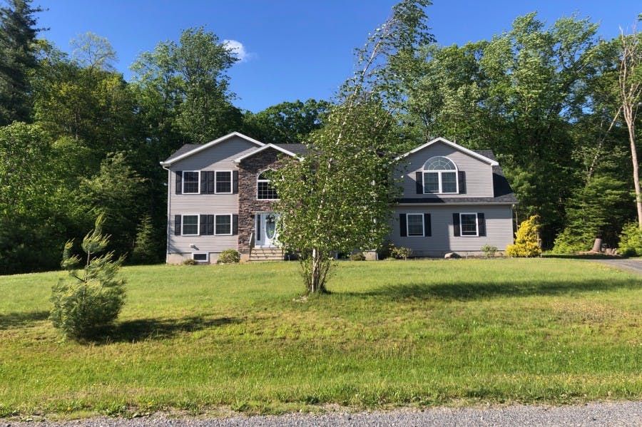 1522 Eagles View Ct, Stroudsburg, PA 18360 - See Est. Value, Schools & More