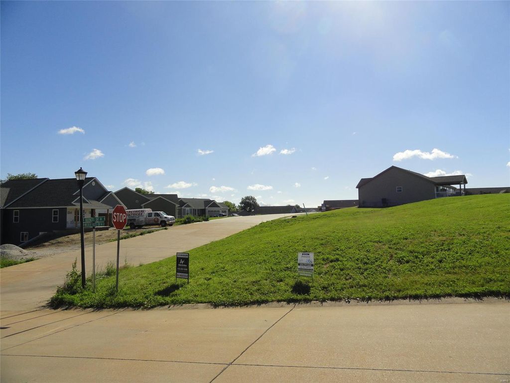 2112 Kuenzel Dr #18, Washington, MO 63090 - See Est. Value, Schools & More