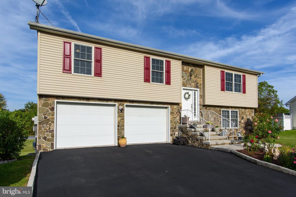 104 Sgrignoli Ln, Enola, PA 17025 - See Est. Value, Schools & More