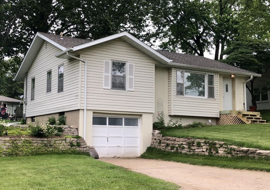 202 Pickardy Ln, Council Bluffs, IA 51503 | Trulia