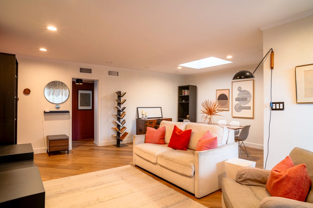 1144 10th St #8, Santa Monica, CA 90403 - See Est. Value, Schools & More