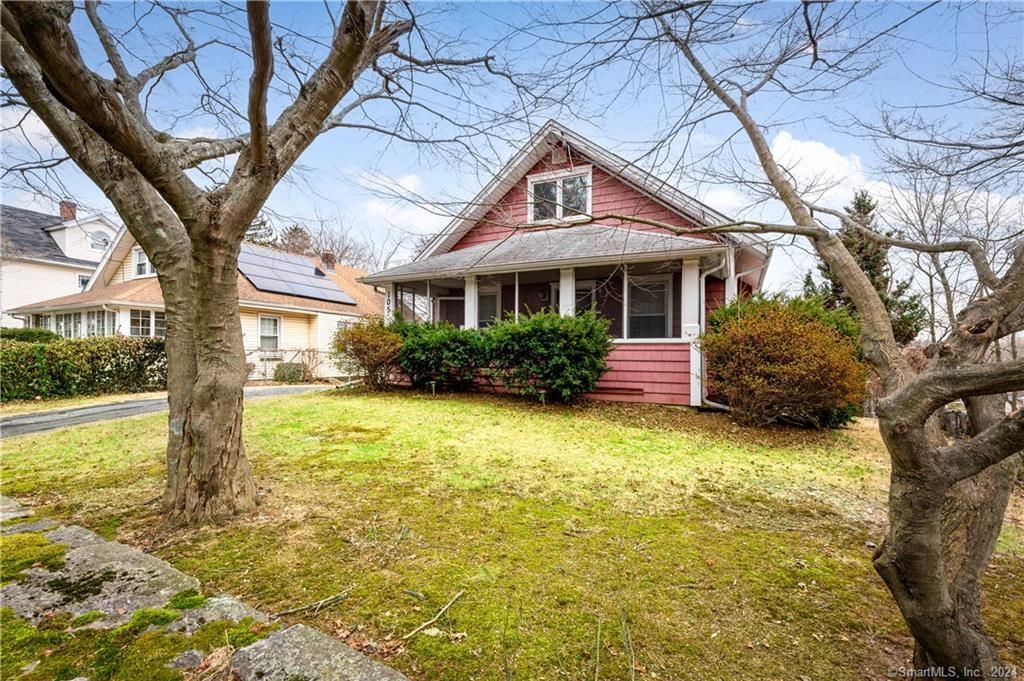 105 Knickerbocker Avenue, Stamford, CT 06907 - See Est. Value, Schools ...