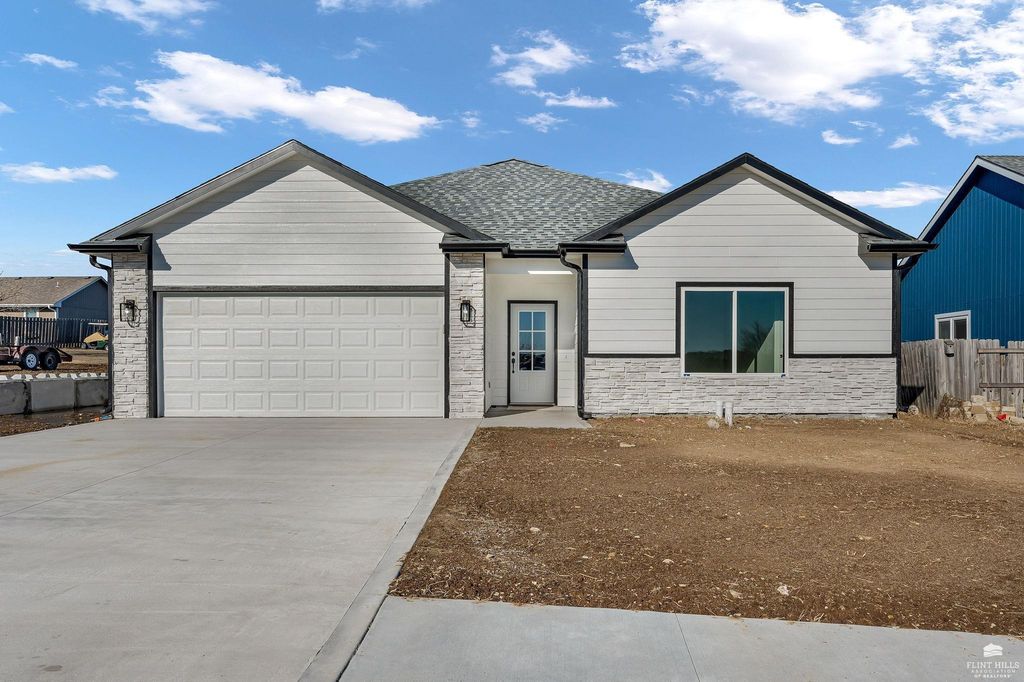 2514 Karen Ln, Junction City, KS 66441 | MLS# 20260068 - Trulia | Trulia