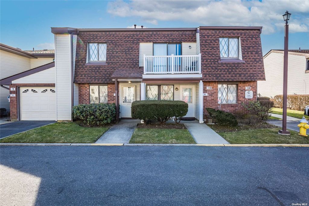 46 Cambridge Drive UNIT 46, Copiague, NY 11726 | Trulia