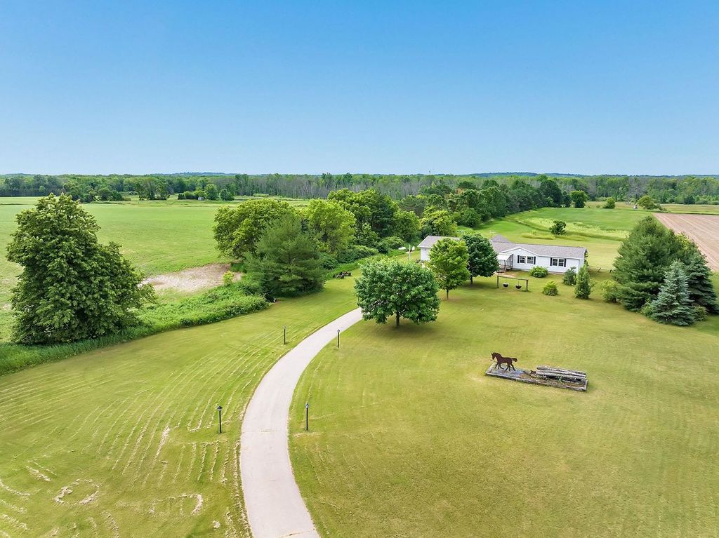 W8727 County Rd S, Hortonville, WI 54944 | MLS# 50293367 | Trulia
