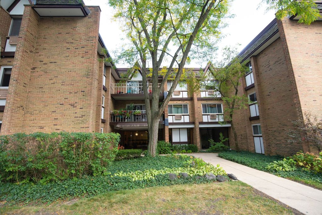 320 Claymoor Rd #3-D, Hinsdale, IL 60521 - See Est. Value, Schools & More