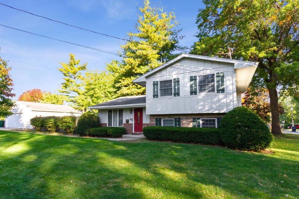 6801 Airline Ave, Urbandale, IA 50322 | Trulia