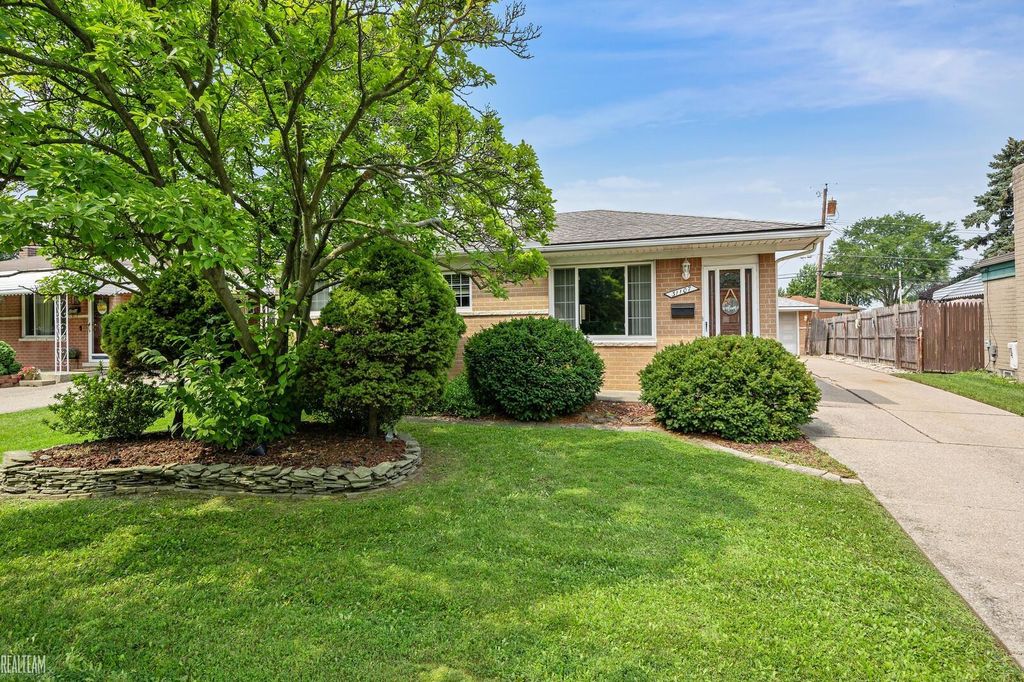 31107 Gardendale Dr, Warren, MI 48088 - See Est. Value, Schools & More