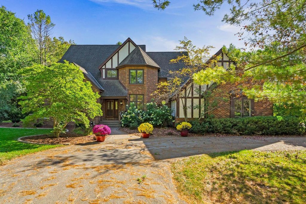 1725 West Fairy Chasm ROAD, River Hills, WI 53217 - See Est. Value ...