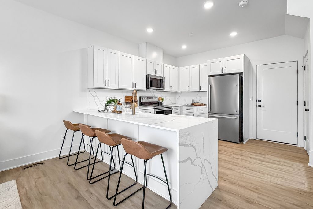 549 S Soapstone Way #29, West Des Moines, IA 50266 - See Est. Value ...