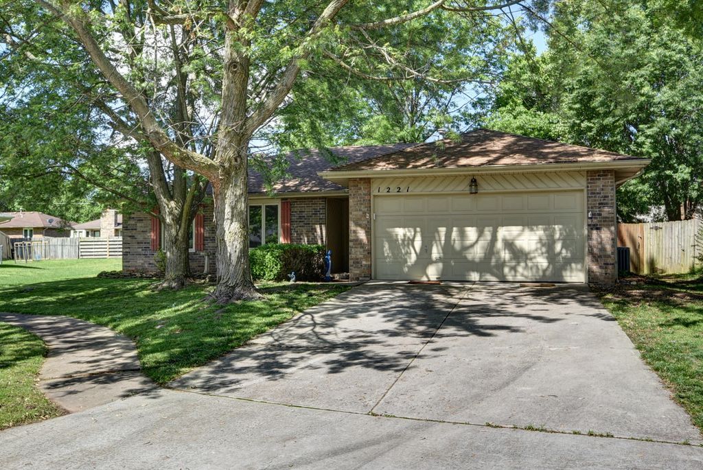 1221 S Bruce Ct, Springfield, MO 65804 - See Est. Value, Schools & More