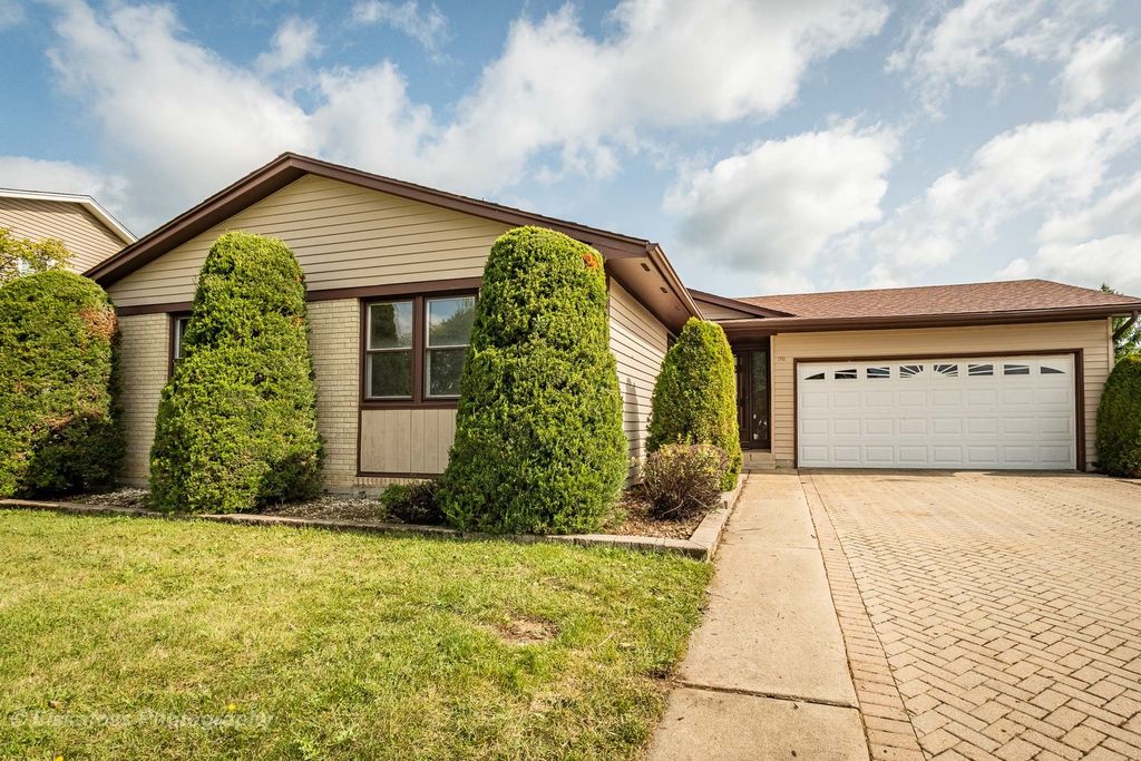 1740 Chestnut Ln, Hoffman Estates, IL 60192 - See Est. Value, Schools ...