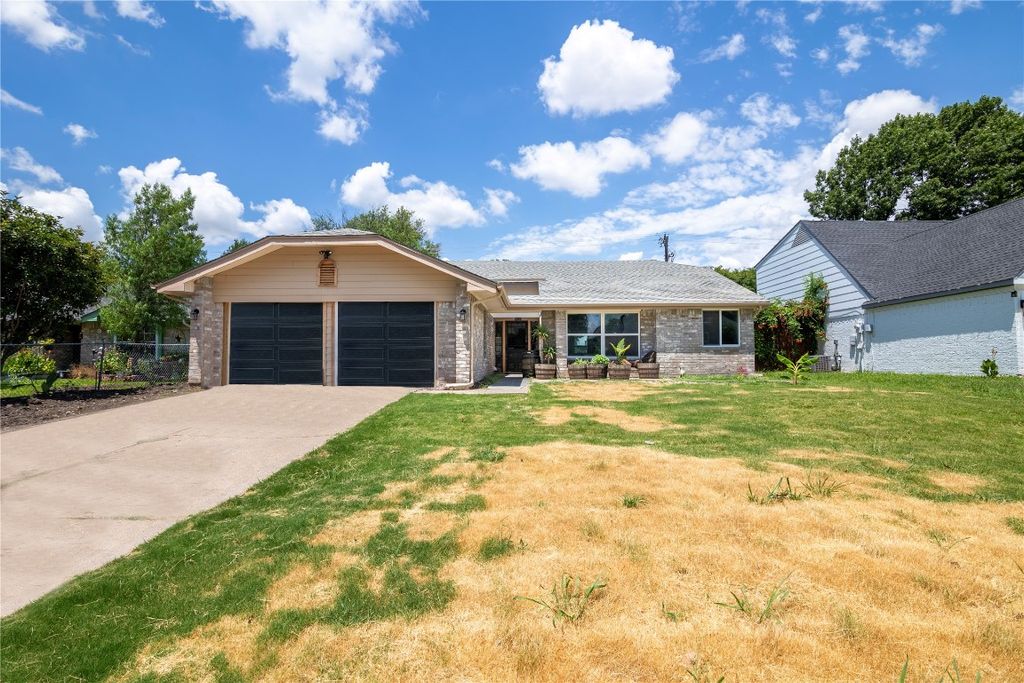 4322 Emerson Dr, Grand Prairie, TX 75052 - See Est. Value, Schools & More