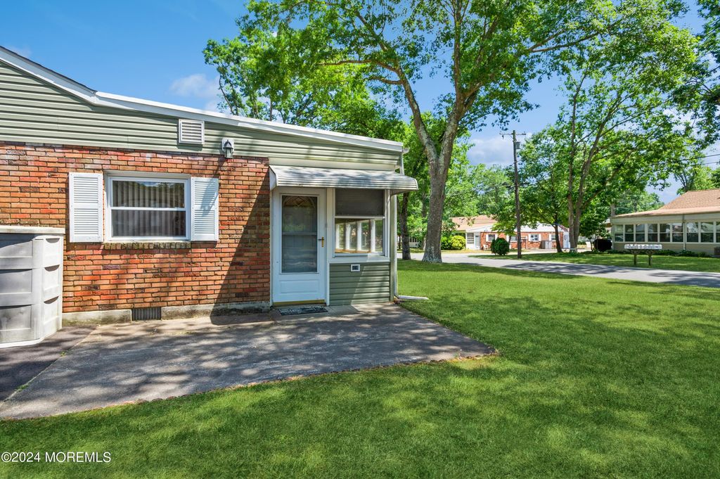 16 Cedar Street UNIT B, Toms River, NJ 08757 - See Est. Value, Schools ...