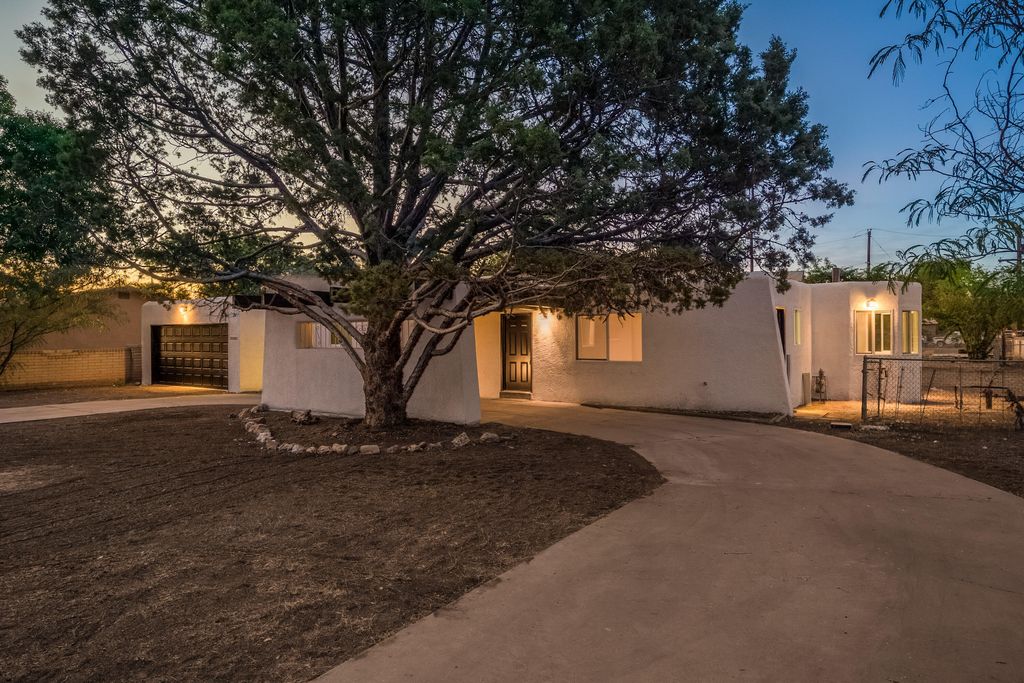 2301 Valle Del Sol Ct SW, Albuquerque, NM 87105 - See Est. Value ...