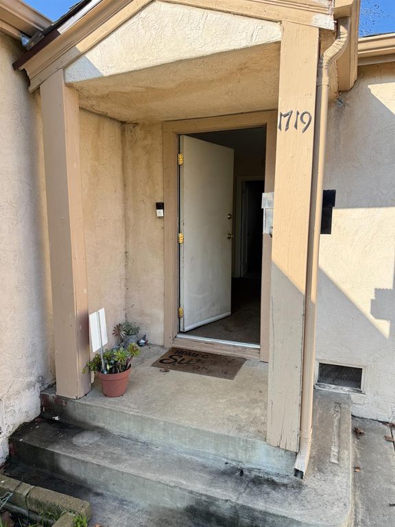 1719 Roselawn Ave, Stockton, CA 95204 | MLS# 226007061 - Trulia | Trulia