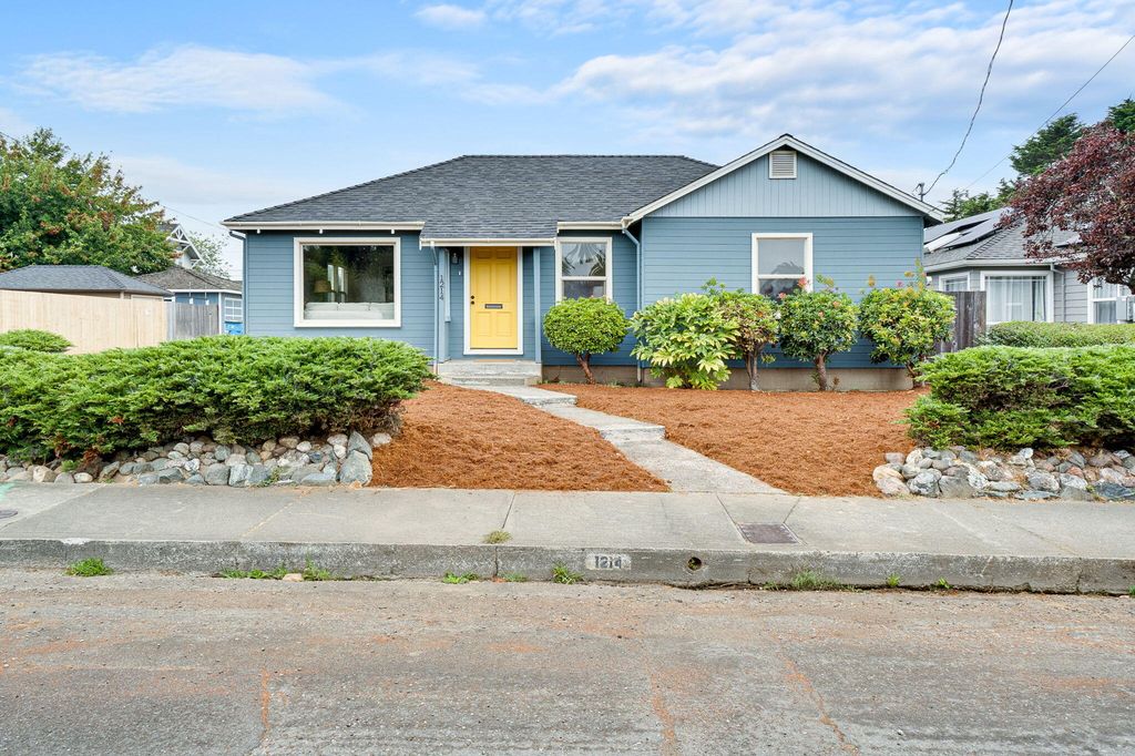 1214 N St, Eureka, CA 95501 - See Est. Value, Schools & More