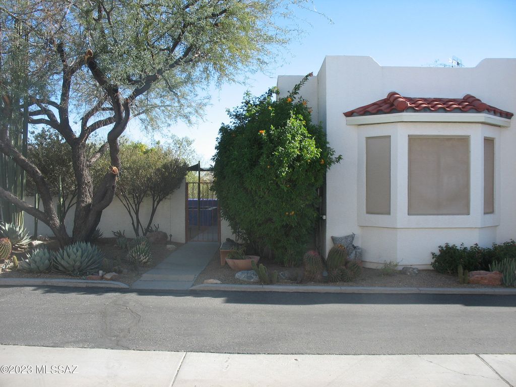 6140 W Red Sky Cir, Tucson, AZ 85713 - See Est. Value, Schools & More