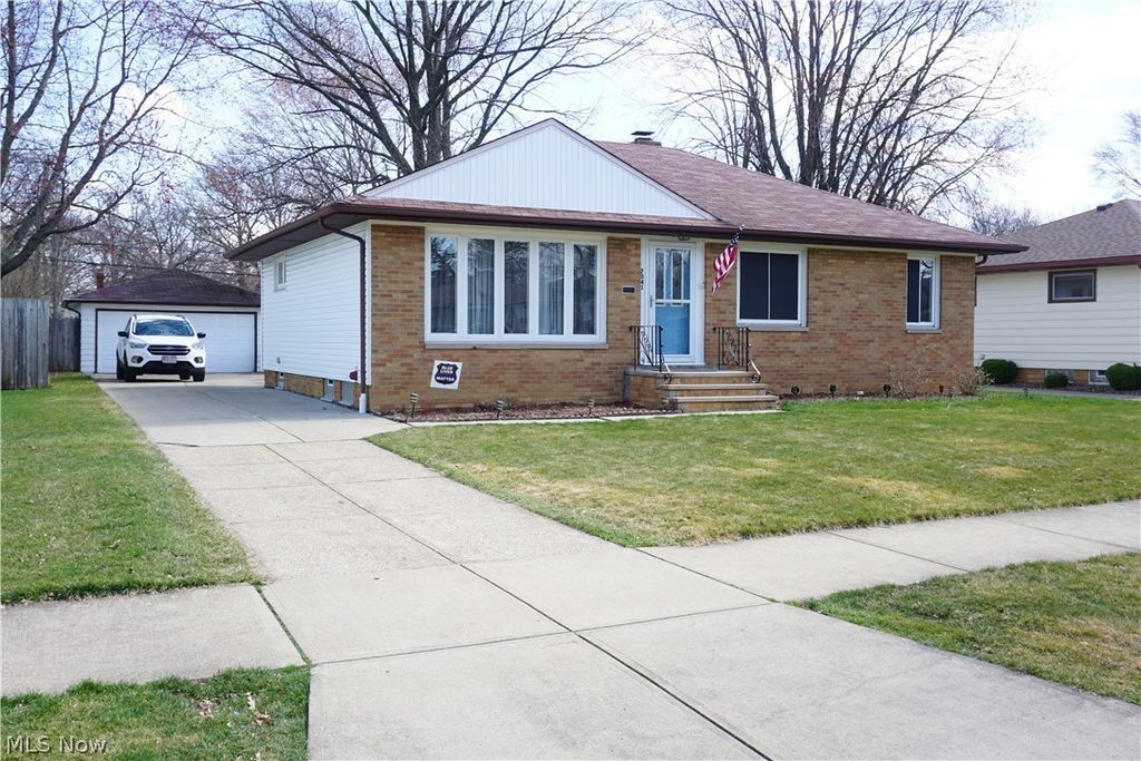 7041 Maplewood Rd, Parma Heights, OH 44130 | Trulia
