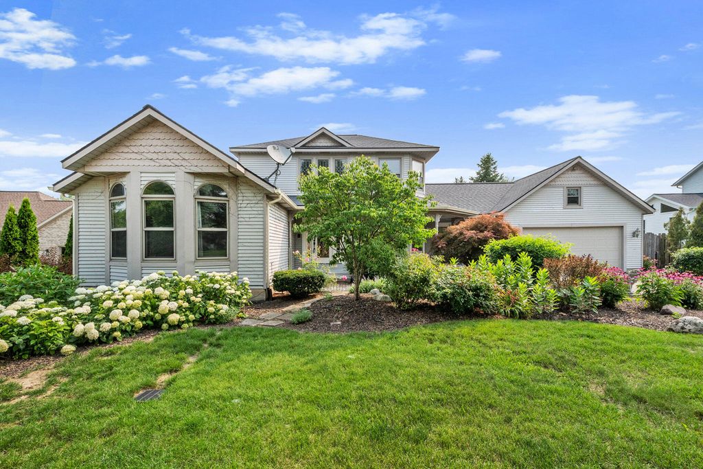 7948 Parkside Ct, Jenison, MI 49428 - See Est. Value, Schools & More