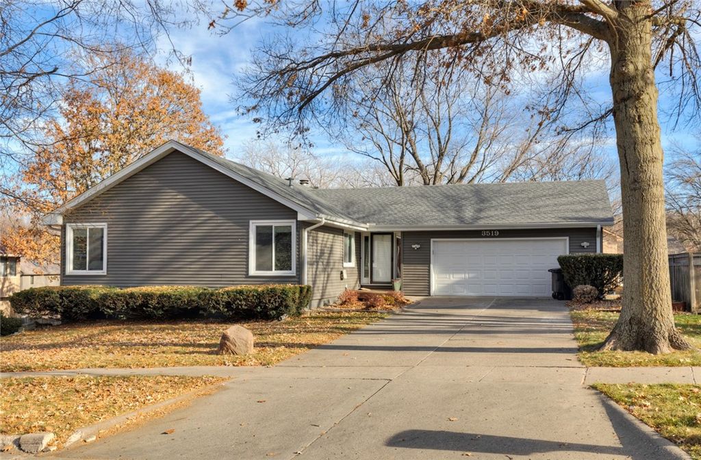 3519 SW 35th St, Des Moines, IA 50321 - See Est. Value, Schools & More