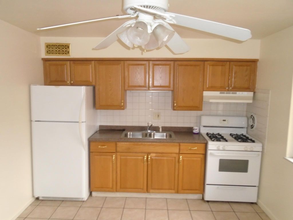 2802 Fee Fee Rd #3, Maryland Heights, MO 63043 | Trulia