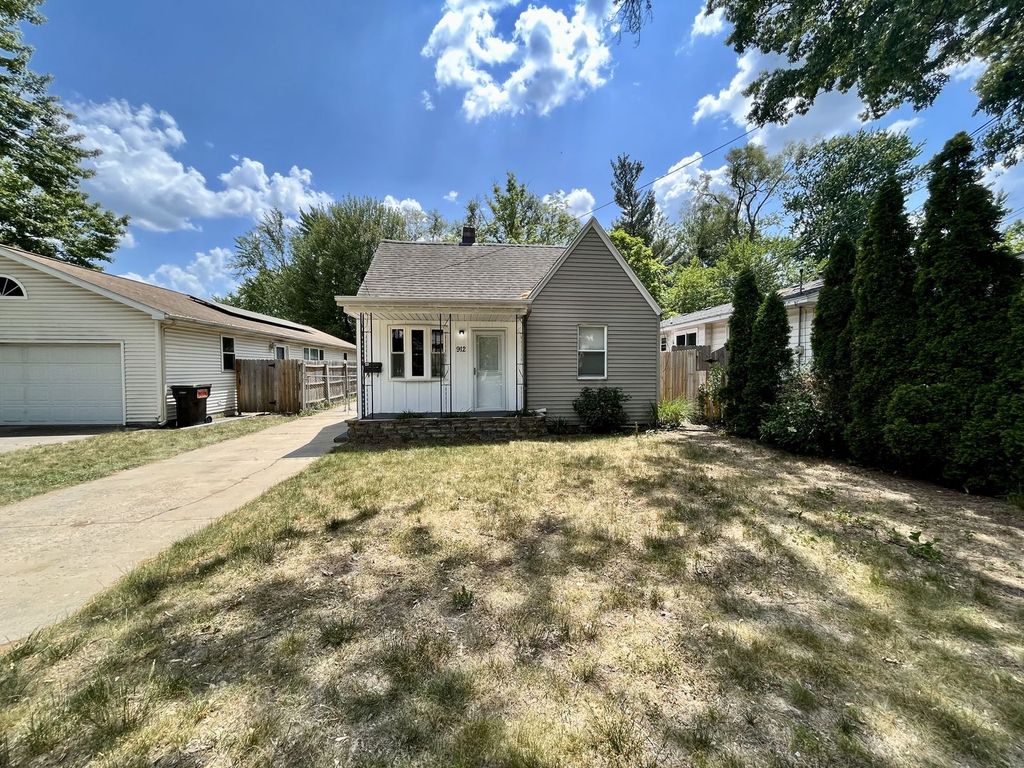 912 34th St SW, Wyoming, MI 49509 - See Est. Value, Schools & More