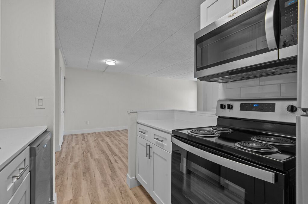 2869 Troy Center Dr #P13, Troy, MI 48084 | Trulia