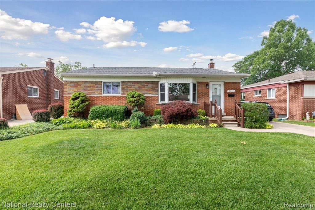 7741 Randy Dr, Westland, MI 48185 - See Est. Value, Schools & More