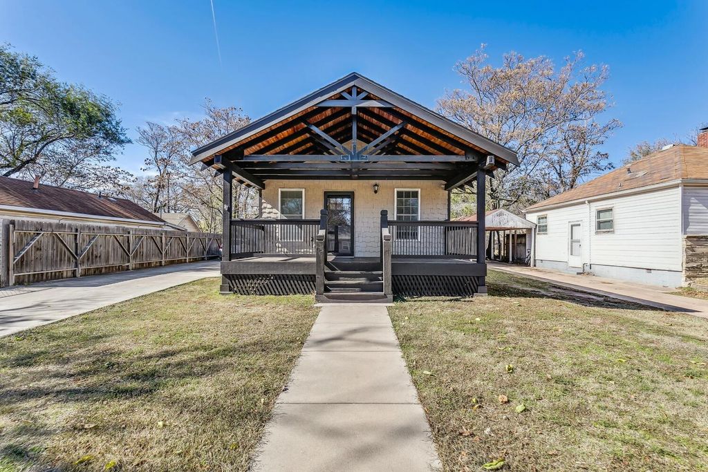 2137 S Washington Ave, Wichita, KS 67211 - See Est. Value, Schools & More