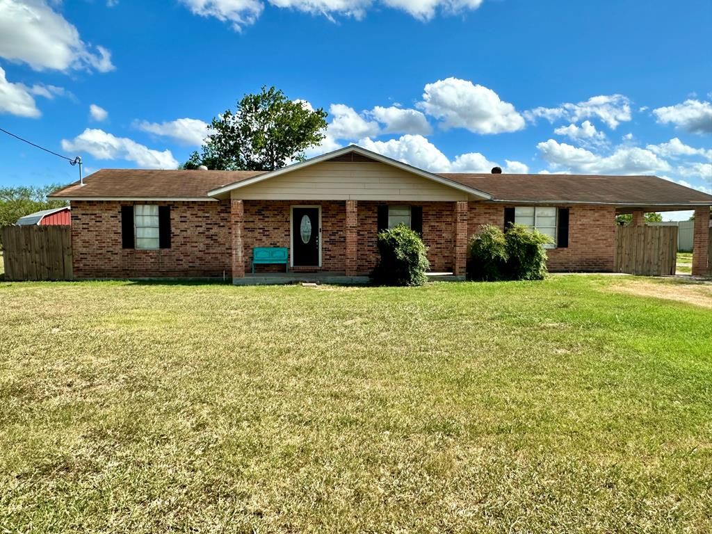 427 County Road 232, Three Rivers, TX 78071 | MLS# 113085 | Trulia