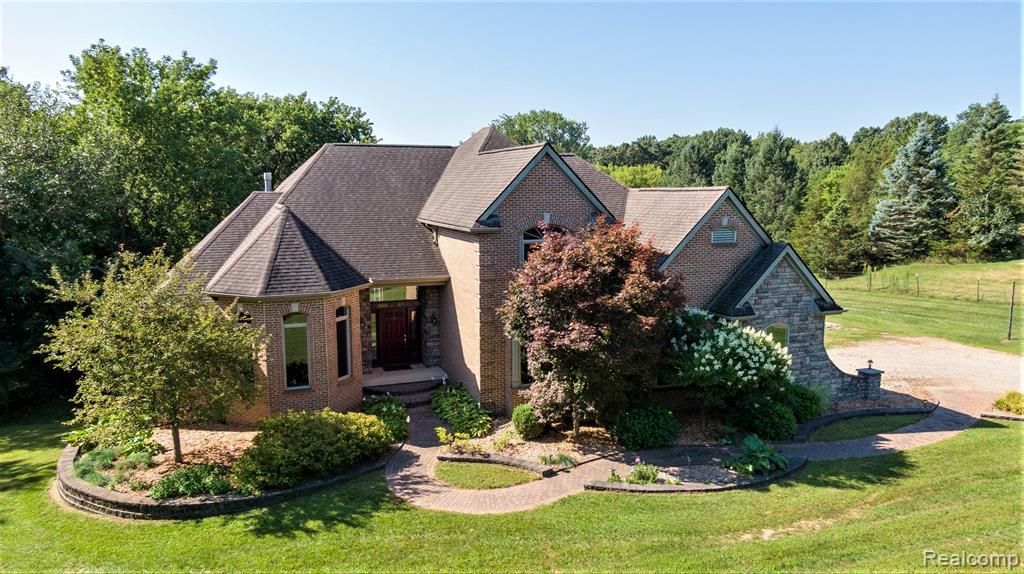 11188 Silver Lake Rd, Brighton, MI 48116 - See Est. Value, Schools & More