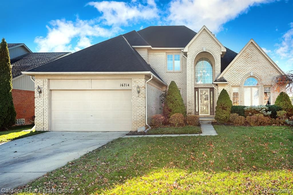 16714 Country Club Dr, Macomb, MI 48042 - See Est. Value, Schools & More