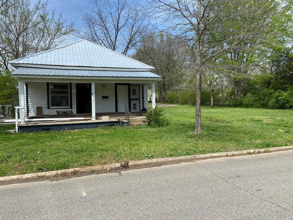 307 E 3rd St, Henderson, TN 38340 | Trulia