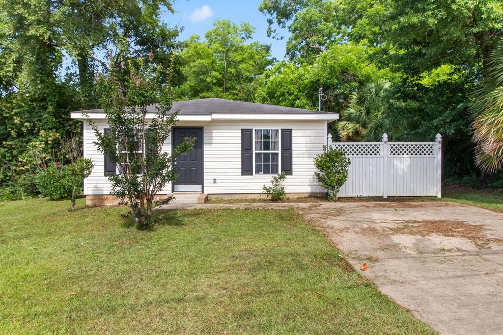 305 N College St, Dothan, AL 36303 - See Est. Value, Schools & More