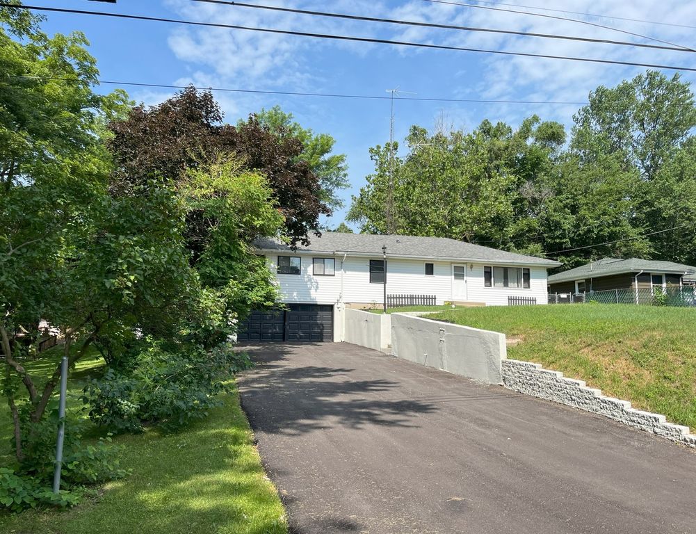 4881 Lincliff Dr, Rockford, IL 61109 - See Est. Value, Schools & More