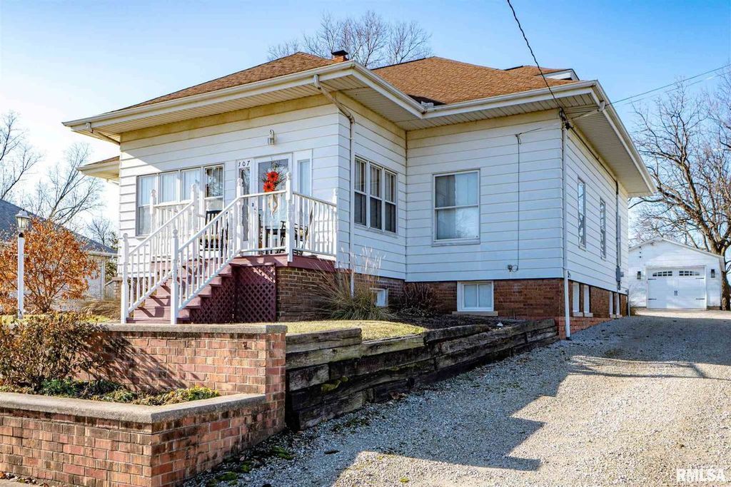 107 N Main St, Washburn, IL 61570 - See Est. Value, Schools & More