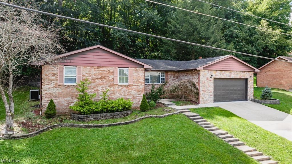 404 W Wildwood Dr, Parkersburg, WV 26101 - See Est. Value, Schools & More