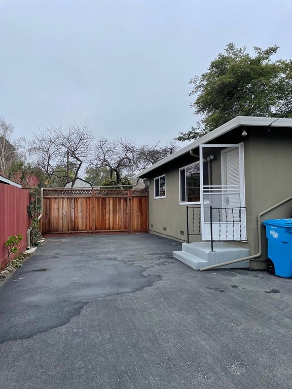 1374 Saint Francis St, Redwood City, CA 94061 - See Est. Value, Schools & More