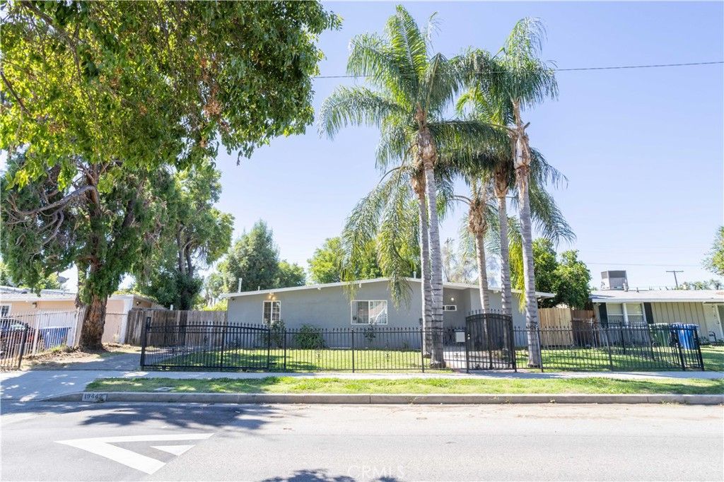 19442 Strathern St, Reseda, CA 91335 - See Est. Value, Schools & More