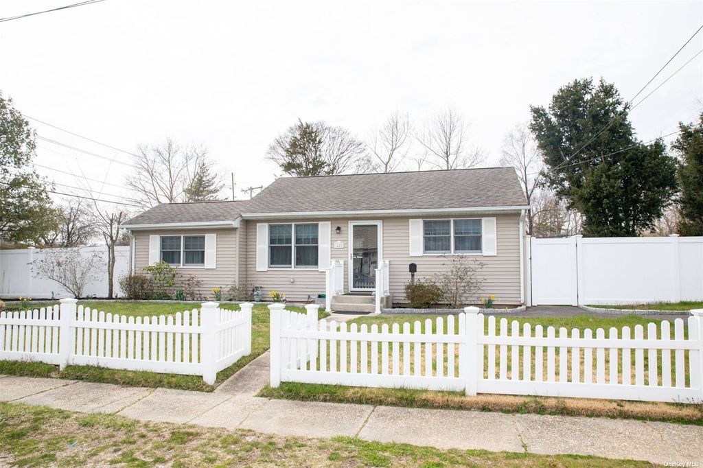 1422 Brooklyn Boulevard, Bay Shore, NY 11706 | MLS# 3540587 | Trulia