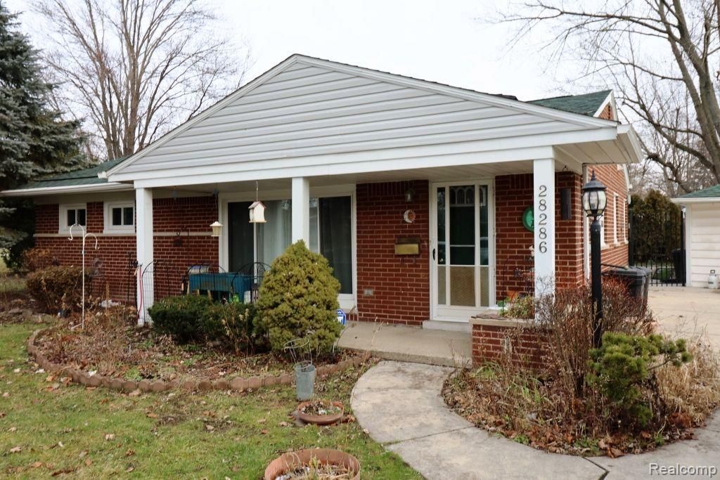 28286 Red Leaf Ln, Southfield, MI 48076 - See Est. Value, Schools & More