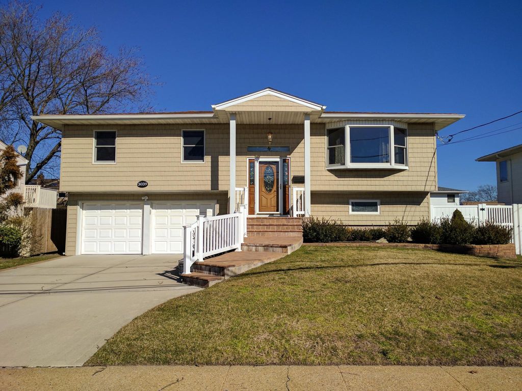3039 Clubhouse Rd, Merrick, NY 11566 - See Est. Value, Schools & More