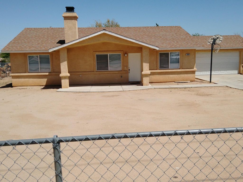 10611 Oakwood Ave, Hesperia, CA 92345 - See Est. Value, Schools & More