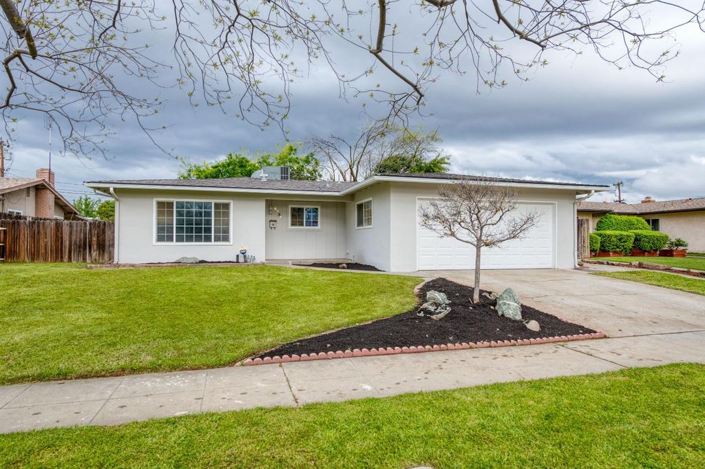 4734 N Angus St, Fresno, CA 93726 - See Est. Value, Schools & More