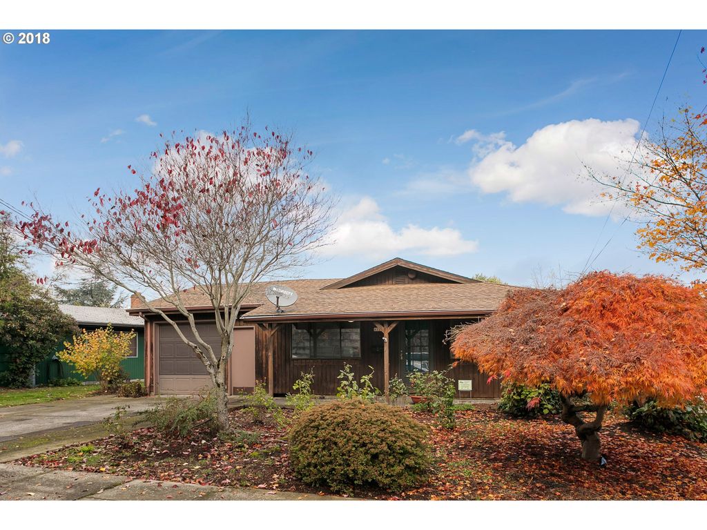 8337 NE Broadway St, Portland, OR 97220 - See Est. Value, Schools & More