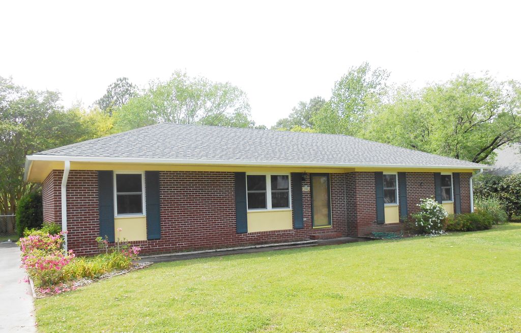 102 Colonial St, Beaufort, NC 28516 - See Est. Value, Schools & More