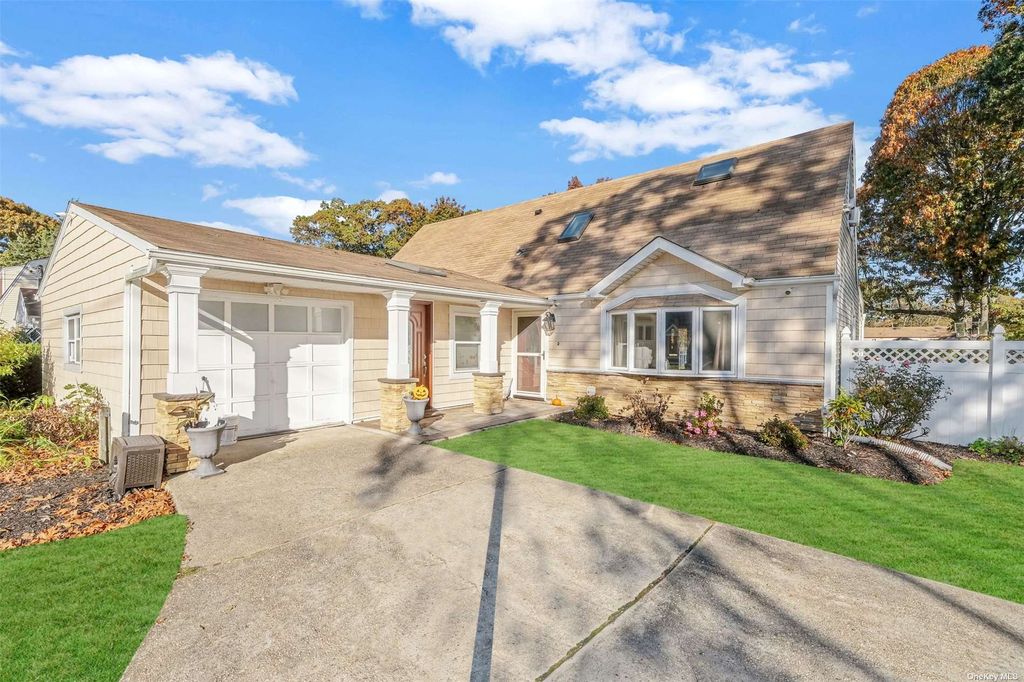 1679 Spur Drive, Central Islip, NY 11722 | Trulia