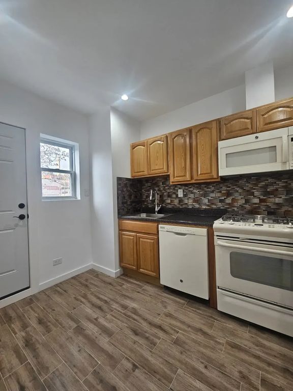 24-10 23rd Ave #2B, Astoria, NY 11105 | Trulia